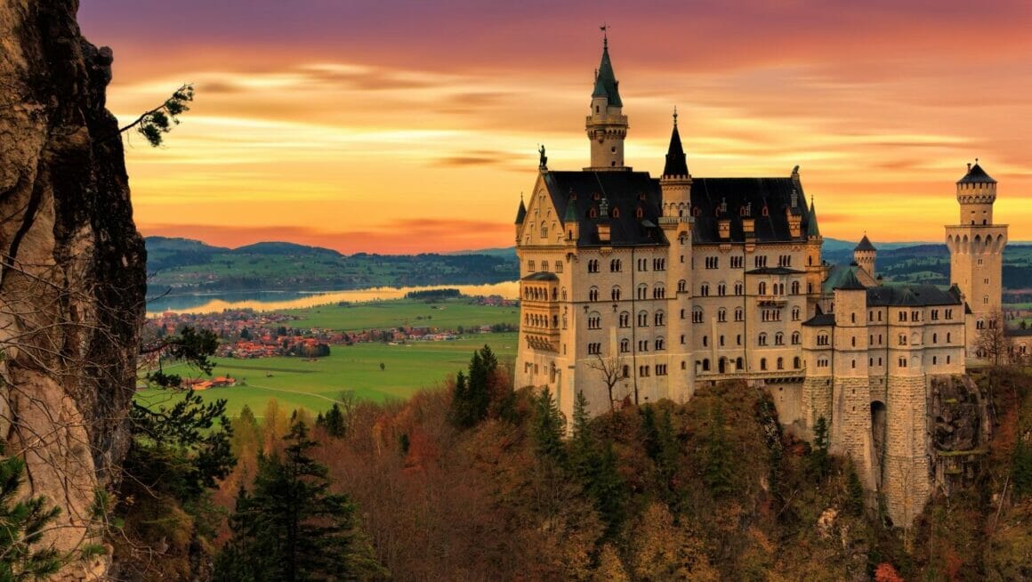 8 Different Types of Castles Explained (Photos Included) - Decorator Advice