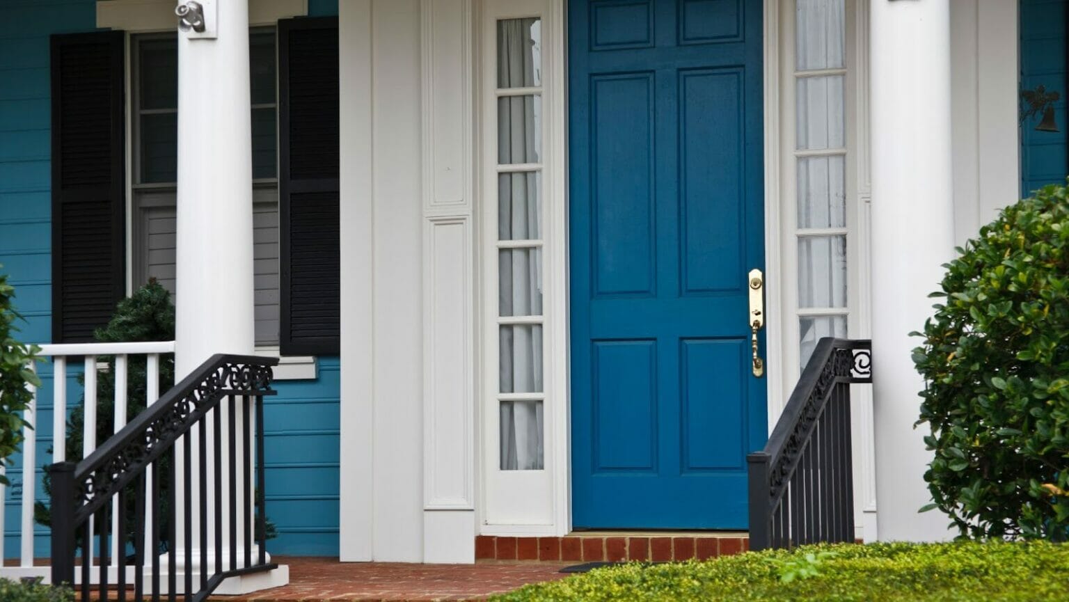 10 Great Front Door Colors for Blue Houses - Decoratoradvice