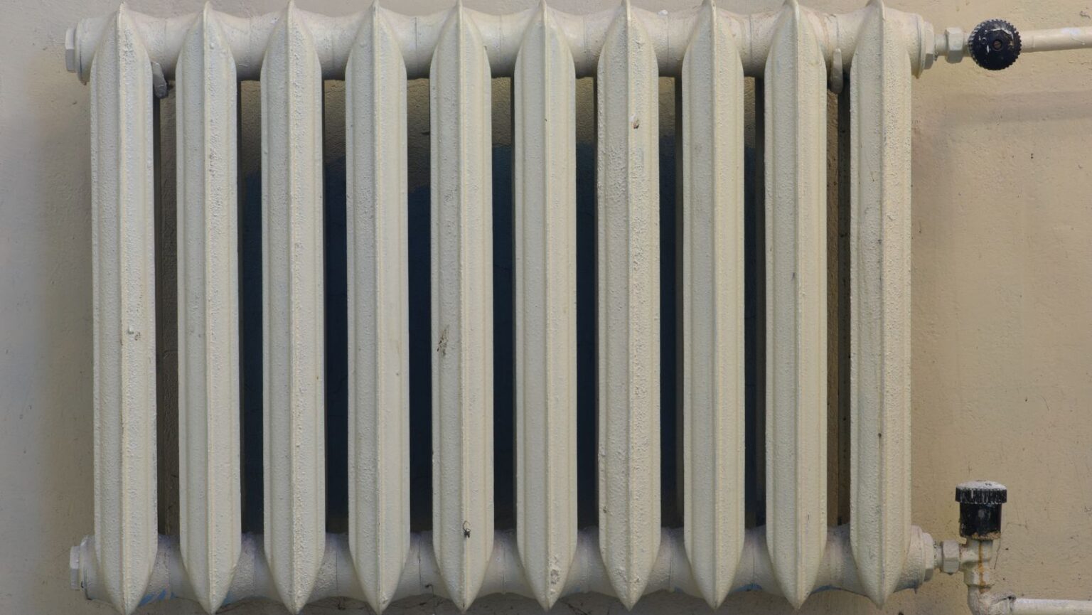 How to Choose the Perfect Cast Iron Radiator for Your Interior Style in ...